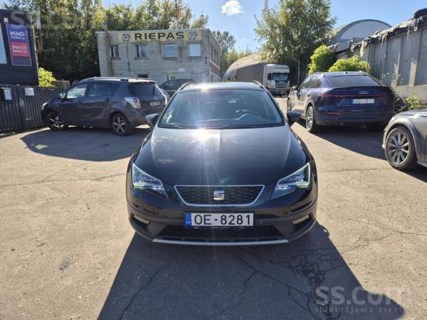 Black SEAT Leon 2016 in Riga, with an engine capacity of 2.00 L and mileage of 228 thousand km for 9990 €, photo 4 on AUTOMOTO.COM.LV