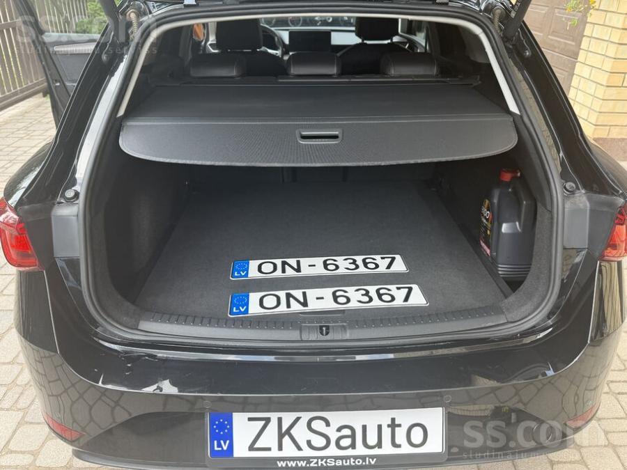 Black SEAT Leon 2021 in Jelgava, with an engine capacity of 1.50 L and mileage of 164 thousand km for 14500 €, photo 8 on AUTOMOTO.COM.LV