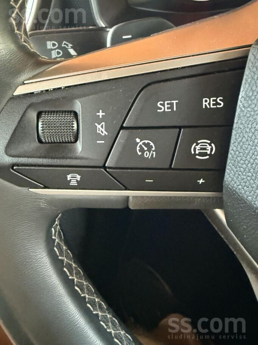 Black SEAT Leon 2021 in Jelgava, with an engine capacity of 1.50 L and mileage of 164 thousand km for 14500 €, photo 10 on AUTOMOTO.COM.LV