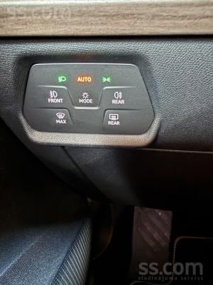Black SEAT Leon 2021 in Jelgava, with an engine capacity of 1.50 L and mileage of 164 thousand km for 14500 €, photo 12 on AUTOMOTO.COM.LV
