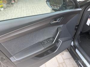 Black SEAT Leon 2021 in Jelgava, with an engine capacity of 1.50 L and mileage of 164 thousand km for 14500 €, photo 21 on AUTOMOTO.COM.LV