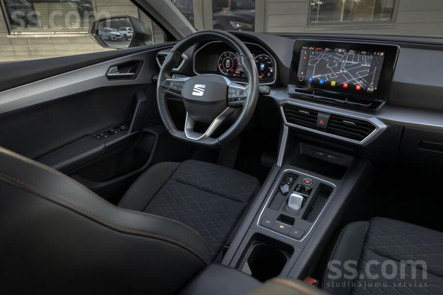 Black SEAT Leon 2021 in Jelgava, with an engine capacity of 2.00 L and mileage of 215 thousand km for 15900 €, photo 16 on AUTOMOTO.COM.LV