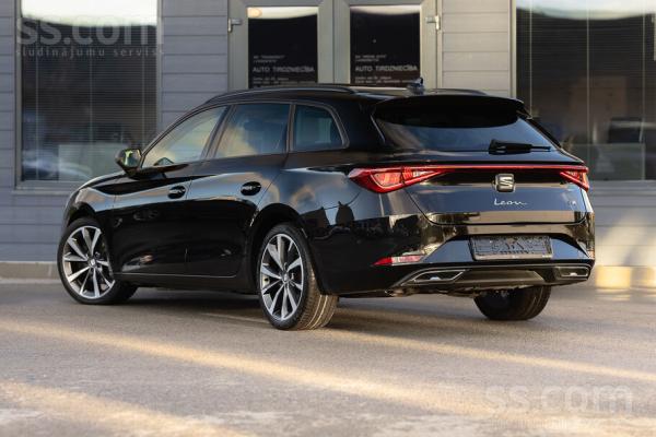Black SEAT Leon 2021 in Jelgava, with an engine capacity of 2.00 L and mileage of 215 thousand km for 15500 €, photo 2 on AUTOMOTO.COM.LV