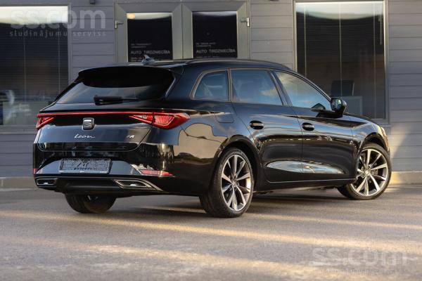 Black SEAT Leon 2021 in Jelgava, with an engine capacity of 2.00 L and mileage of 215 thousand km for 15500 €, photo 4 on AUTOMOTO.COM.LV