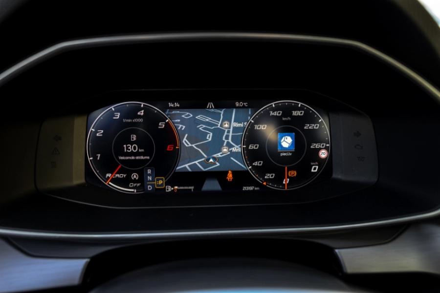 Black SEAT Leon 2021 in Riga, with an engine capacity of 2.00 L and mileage of 210 thousand km for 15950 €, photo 3 on AUTOMOTO.COM.LV
