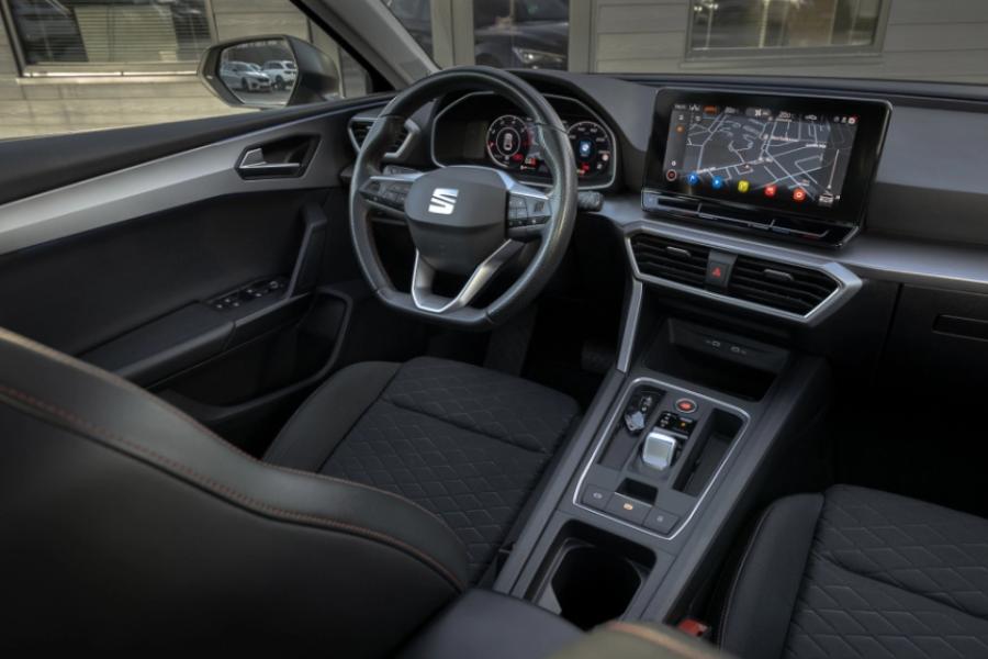 Black SEAT Leon 2021 in Riga, with an engine capacity of 2.00 L and mileage of 210 thousand km for 15950 €, photo 9 on AUTOMOTO.COM.LV