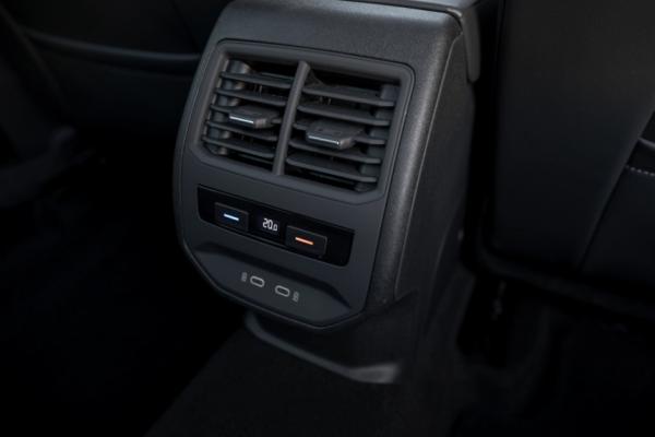 Melns SEAT Leon 2021 Rīga, ar dzinēja tilpumu 2.00 L un nobraukumu 210 tūkst. km par 15950 €, foto 10 vietnē AUTOMOTO.COM.LV
