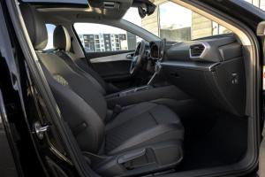 Black SEAT Leon 2021 in Riga, with an engine capacity of 2.00 L and mileage of 210 thousand km for 15950 €, photo 14 on AUTOMOTO.COM.LV