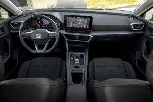 Black SEAT Leon 2021 in Riga, with an engine capacity of 2.00 L and mileage of 210 thousand km for 15950 €, photo 15 on AUTOMOTO.COM.LV
