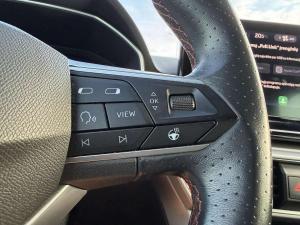 Black SEAT Leon 2021 in Vilnius, with an engine capacity of 1.40 L and mileage of 192 thousand km for 13949 €, photo 3 on AUTOMOTO.COM.LV