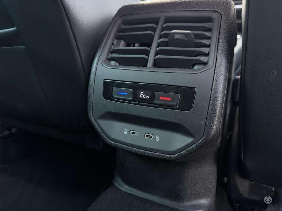 Black SEAT Leon 2021 in Vilnius, with an engine capacity of 1.40 L and mileage of 192 thousand km for 13949 €, photo 30 on AUTOMOTO.COM.LV
