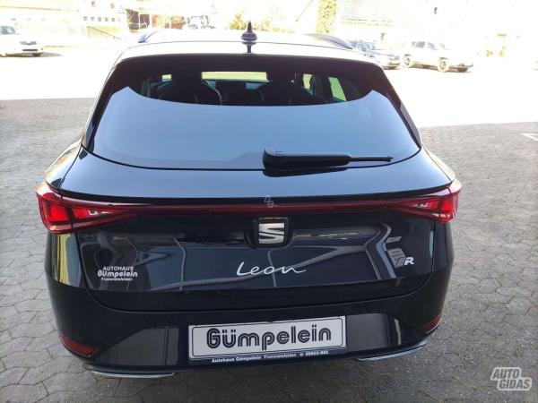 Black SEAT Leon 2022 in Kaunas, with an engine capacity of 1.50 L and mileage of 18 thousand km for 31648 €, photo 5 on AUTOMOTO.COM.LV