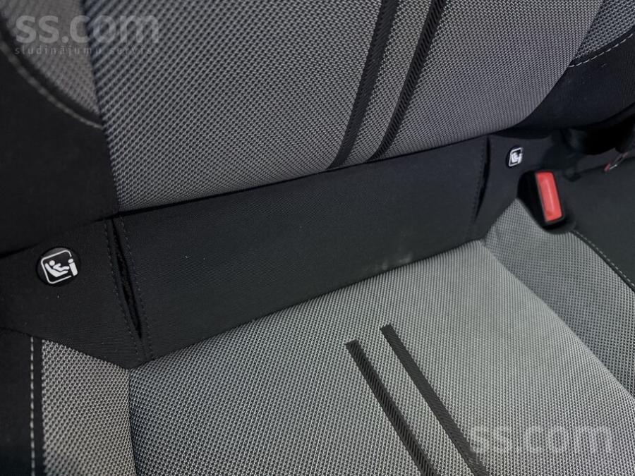 Black SEAT Leon 2022 in Ogre, with an engine capacity of 2.00 L and mileage of 276 thousand km for 12950 €, photo 16 on AUTOMOTO.COM.LV