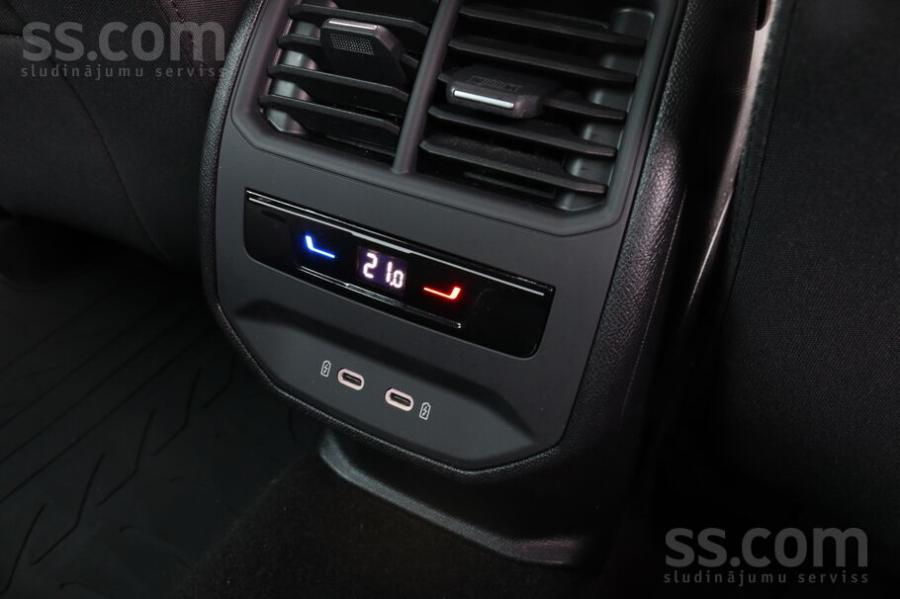 Black SEAT Leon 2024 in Riga, with an engine capacity of 1.50 L and mileage of 45 thousand km for 22790 €, photo 24 on AUTOMOTO.COM.LV