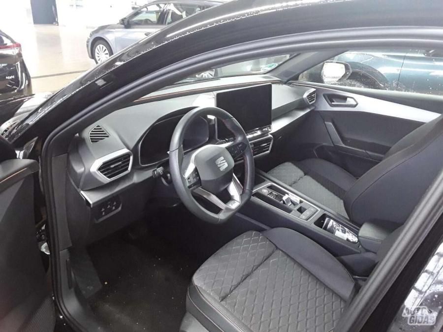 Black SEAT Leon 2025 in Kaunas, with an engine capacity of 1.50 L and mileage of 24 thousand km for 31114 €, photo 3 on AUTOMOTO.COM.LV