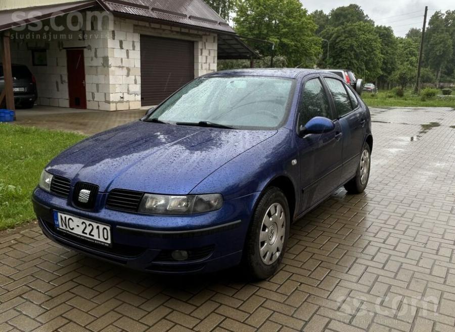 Blue SEAT Leon 2004 in Kraslava, with an engine capacity of 1.60 L and mileage of 210 thousand km for 500 €, photo 3 on AUTOMOTO.COM.LV