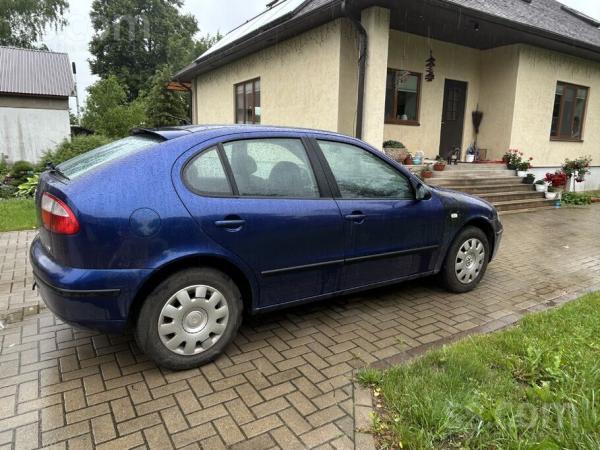Blue SEAT Leon 2004 in Kraslava, with an engine capacity of 1.60 L and mileage of 210 thousand km for 500 €, photo 4 on AUTOMOTO.COM.LV