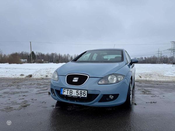 Zils SEAT Leon 2005 Panevēža, ar dzinēja tilpumu 1.90 L un nobraukumu 253 tūkst. km par 1699 €, foto 1 vietnē AUTOMOTO.COM.LV
