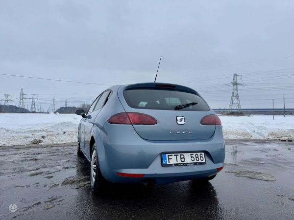 Zils SEAT Leon 2005 Panevēža, ar dzinēja tilpumu 1.90 L un nobraukumu 253 tūkst. km par 1699 €, foto 6 vietnē AUTOMOTO.COM.LV