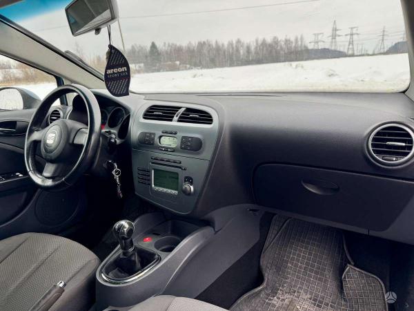 Zils SEAT Leon 2005 Panevēža, ar dzinēja tilpumu 1.90 L un nobraukumu 253 tūkst. km par 1699 €, foto 10 vietnē AUTOMOTO.COM.LV