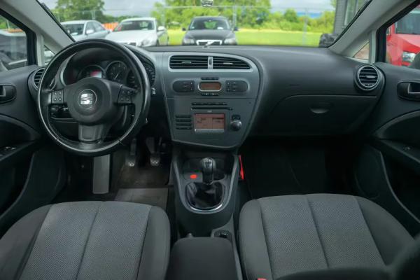 Blue SEAT Leon 2006 in Liepaja, with an engine capacity of 1.90 L and mileage of 368 thousand km for 2800 €, photo 8 on AUTOMOTO.COM.LV
