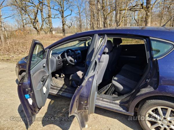 Zils SEAT Leon 2010 Tallina, ar dzinēja tilpumu 1.90 L un nobraukumu 291 tūkst. km par 1900 €, foto 5 vietnē AUTOMOTO.COM.LV