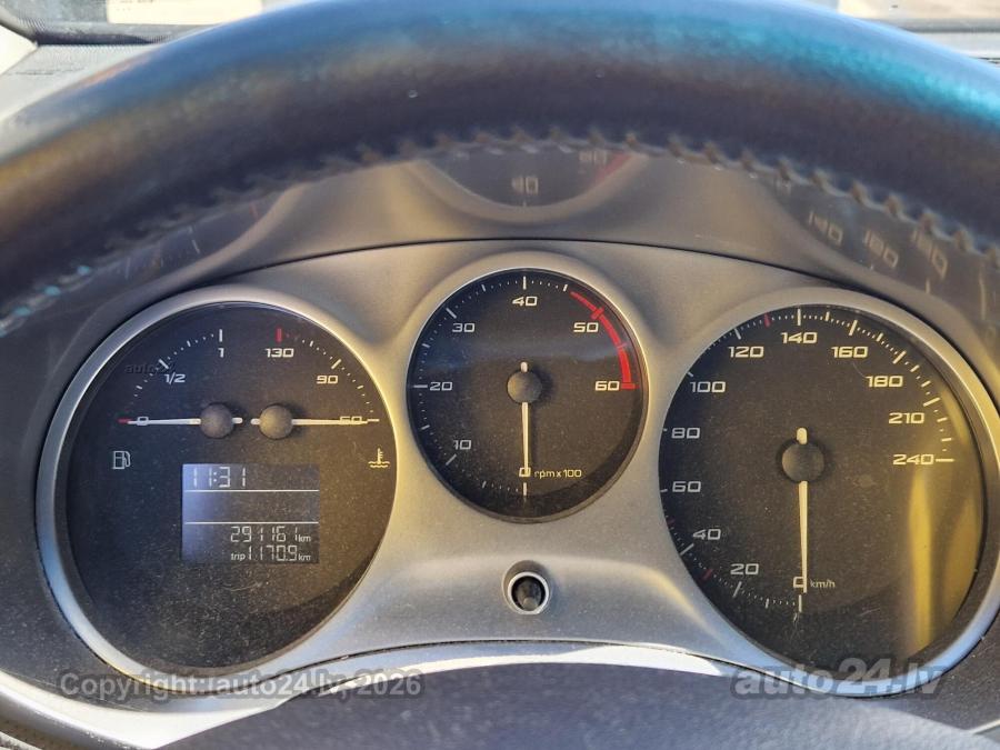 Zils SEAT Leon 2010 Tallina, ar dzinēja tilpumu 1.90 L un nobraukumu 291 tūkst. km par 1900 €, foto 11 vietnē AUTOMOTO.COM.LV