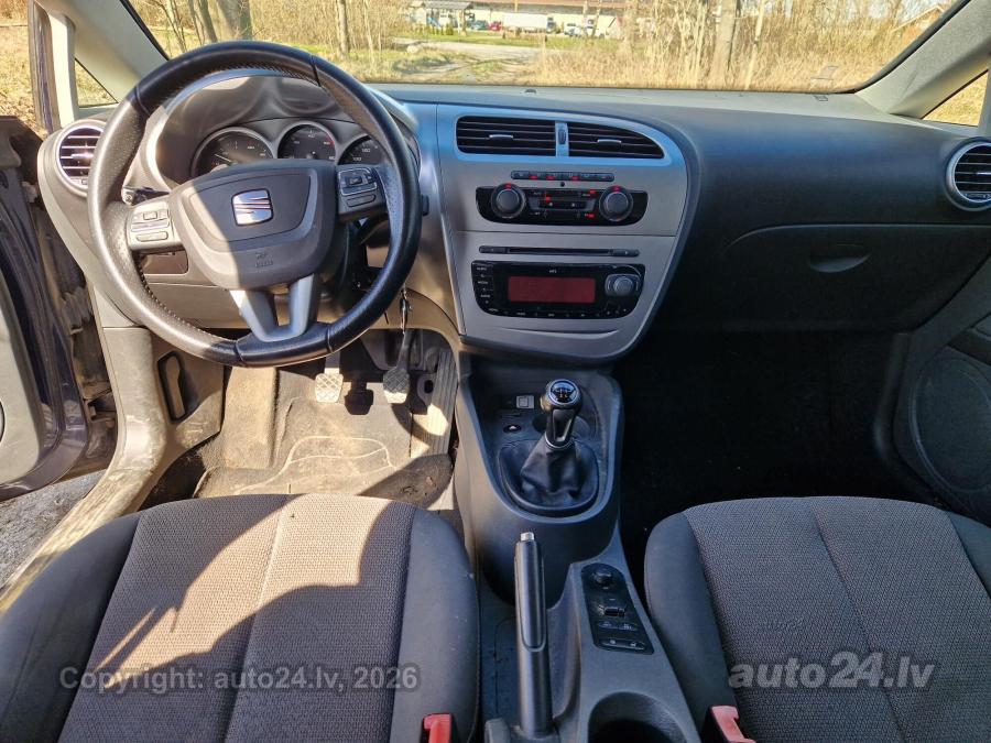 Zils SEAT Leon 2010 Tallina, ar dzinēja tilpumu 1.90 L un nobraukumu 291 tūkst. km par 1900 €, foto 12 vietnē AUTOMOTO.COM.LV