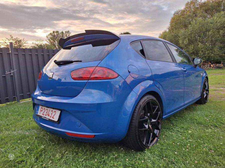Blue SEAT Leon 2011 in Kedainiai, with an engine capacity of 1.20 L and mileage of 214 thousand km for 3399 €, photo 4 on AUTOMOTO.COM.LV