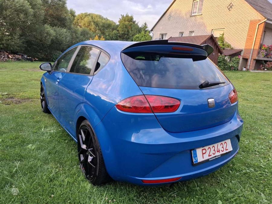Blue SEAT Leon 2011 in Kedainiai, with an engine capacity of 1.20 L and mileage of 214 thousand km for 3399 €, photo 5 on AUTOMOTO.COM.LV