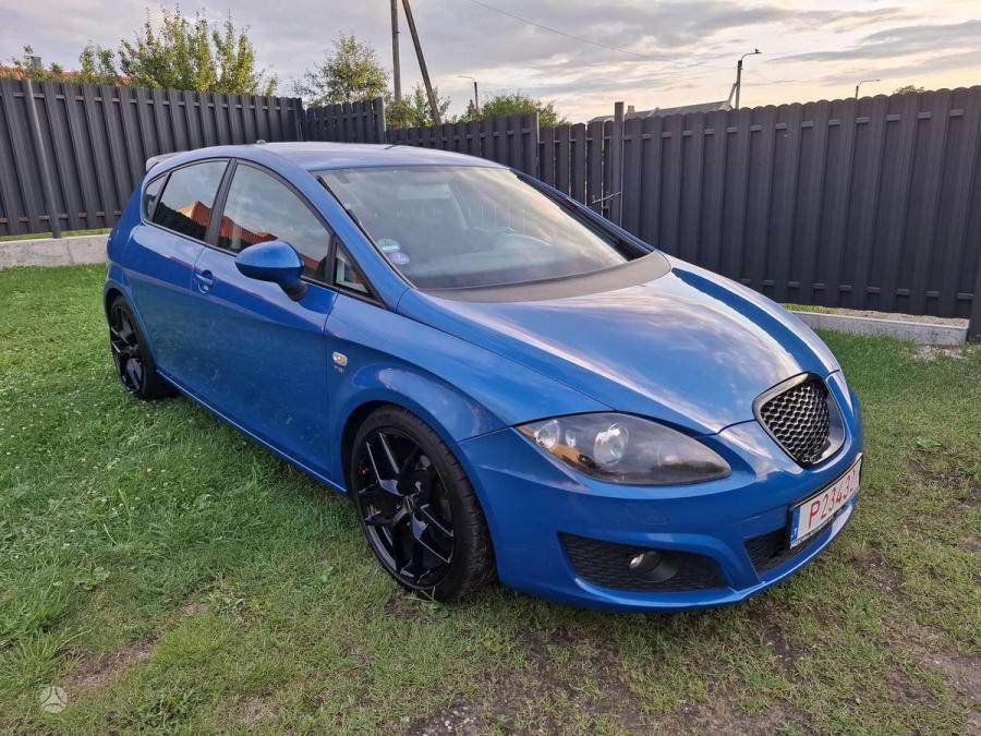 Blue SEAT Leon 2011 in Kedainiai, with an engine capacity of 1.20 L and mileage of 214 thousand km for 3399 €, photo 8 on AUTOMOTO.COM.LV