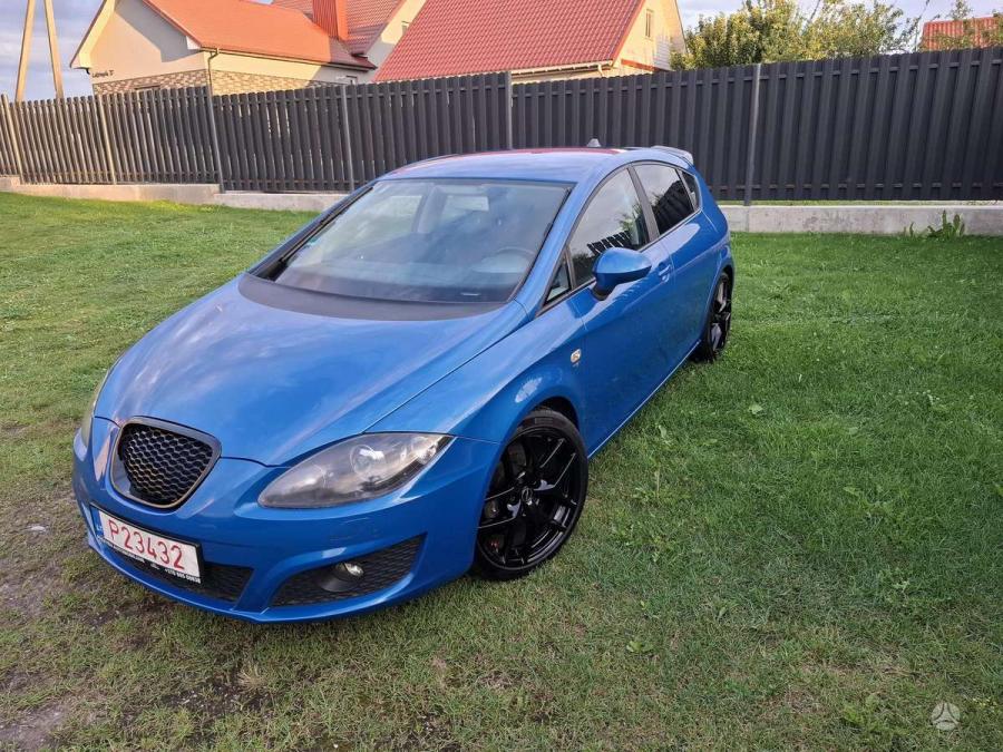 Blue SEAT Leon 2011 in Kedainiai, with an engine capacity of 1.20 L and mileage of 214 thousand km for 3399 €, photo 9 on AUTOMOTO.COM.LV