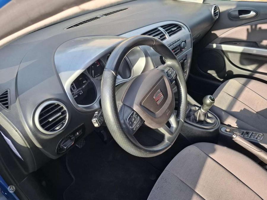 Blue SEAT Leon 2011 in Kedainiai, with an engine capacity of 1.20 L and mileage of 214 thousand km for 3399 €, photo 44 on AUTOMOTO.COM.LV