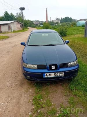 Blue SEAT Leon 2000 in Saldus, with an engine capacity of 1.60 L and mileage of 296 thousand km for 1000 €, photo 4 on AUTOMOTO.COM.LV
