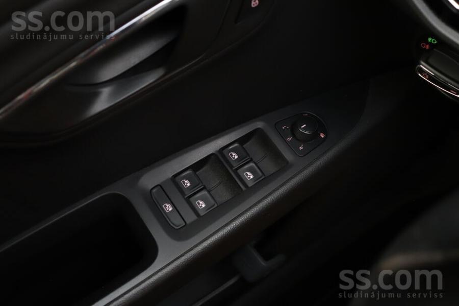 Blue SEAT Leon 2016 in Valmiera, with an engine capacity of 1.60 L and mileage of 294 thousand km for 5500 €, photo 15 on AUTOMOTO.COM.LV