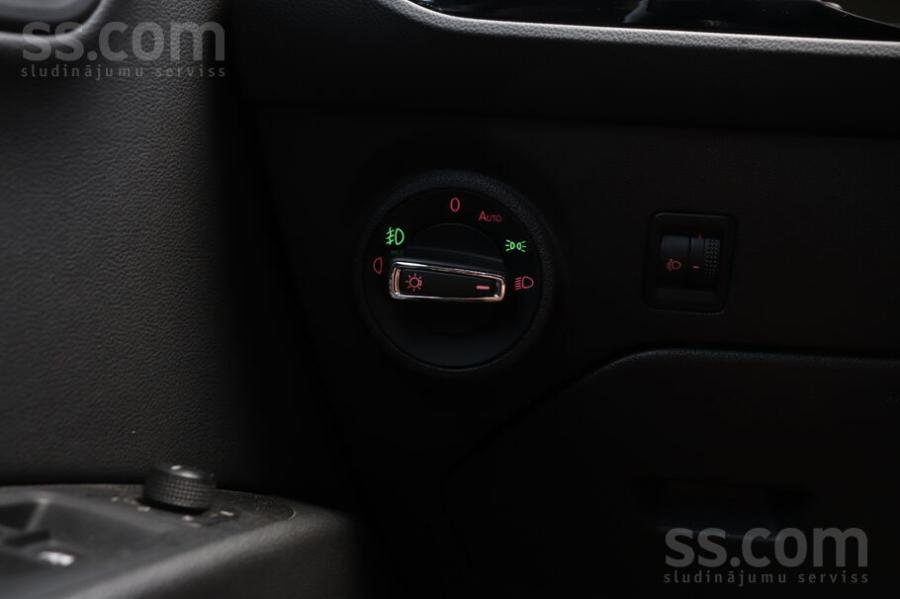 Blue SEAT Leon 2016 in Valmiera, with an engine capacity of 1.60 L and mileage of 294 thousand km for 5500 €, photo 16 on AUTOMOTO.COM.LV