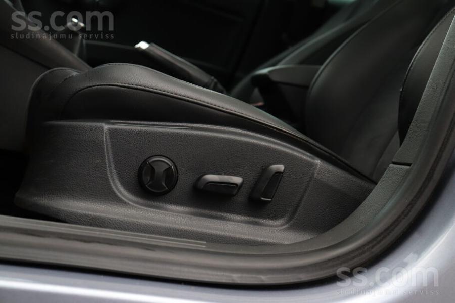 Blue SEAT Leon 2016 in Valmiera, with an engine capacity of 1.60 L and mileage of 294 thousand km for 5500 €, photo 25 on AUTOMOTO.COM.LV