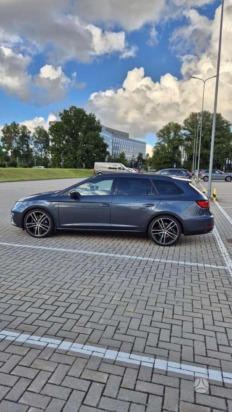 Blue SEAT Leon 2019 in Riga, with an engine capacity of 1.98 L and mileage of 98 thousand km for 19000 €, photo 8 on AUTOMOTO.COM.LV