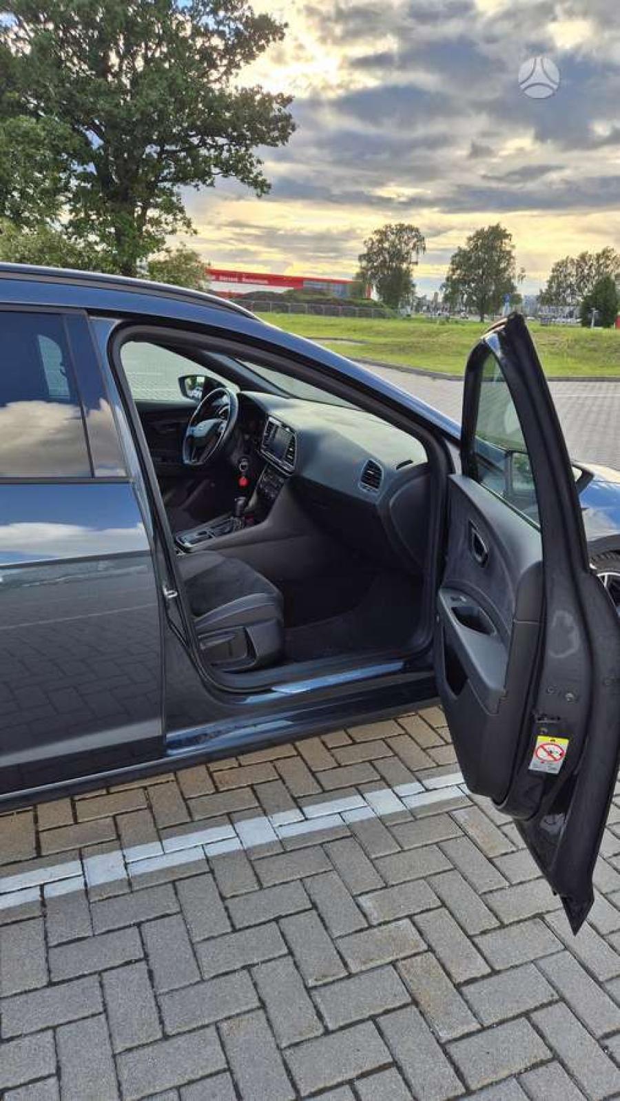 Blue SEAT Leon 2019 in Riga, with an engine capacity of 1.98 L and mileage of 98 thousand km for 19000 €, photo 10 on AUTOMOTO.COM.LV
