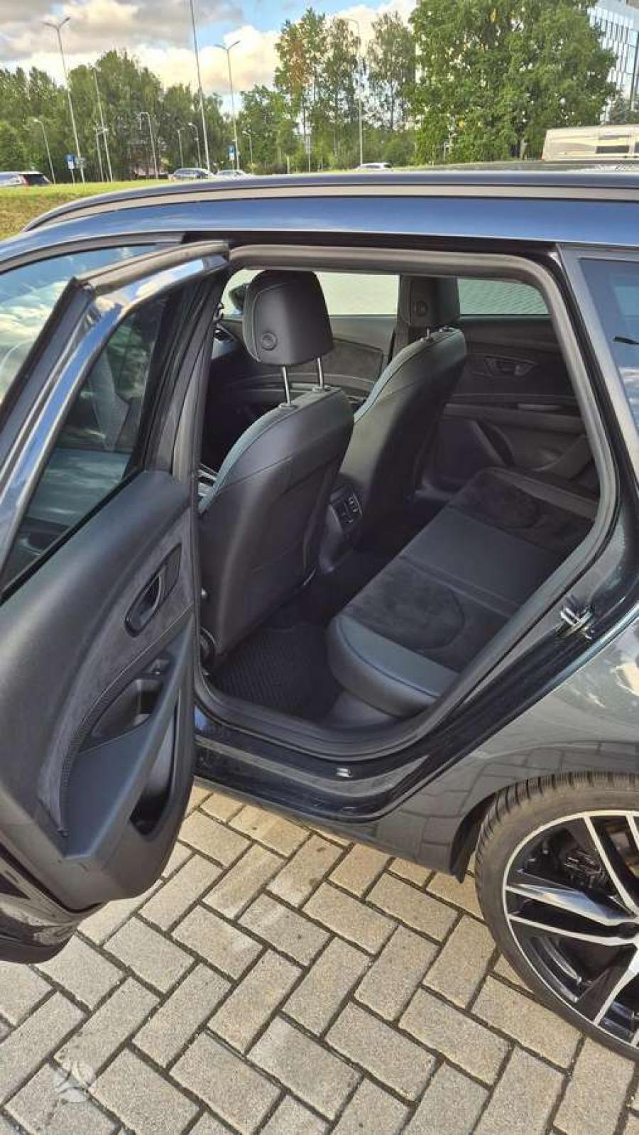 Blue SEAT Leon 2019 in Riga, with an engine capacity of 1.98 L and mileage of 98 thousand km for 19000 €, photo 13 on AUTOMOTO.COM.LV