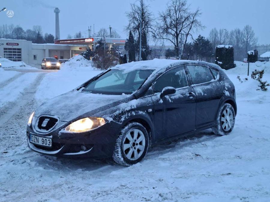 Brown SEAT Leon 2008 in Plunge, with an engine capacity of 1.60 L and mileage of 349 thousand km for 850 €, photo 1 on AUTOMOTO.COM.LV