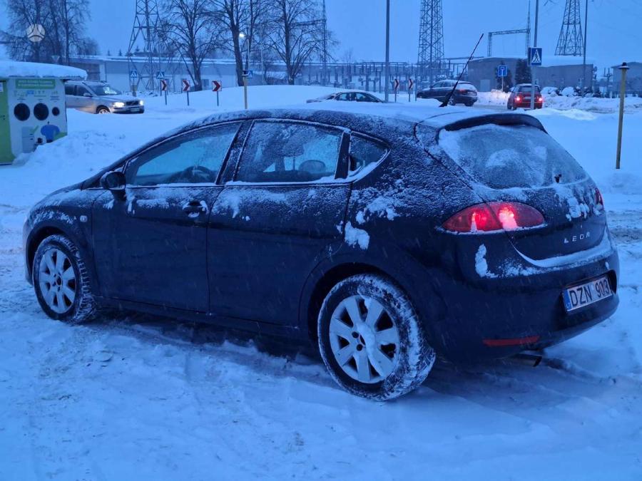 Brown SEAT Leon 2008 in Plunge, with an engine capacity of 1.60 L and mileage of 349 thousand km for 850 €, photo 3 on AUTOMOTO.COM.LV