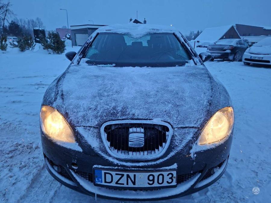 Brown SEAT Leon 2008 in Plunge, with an engine capacity of 1.60 L and mileage of 349 thousand km for 850 €, photo 8 on AUTOMOTO.COM.LV