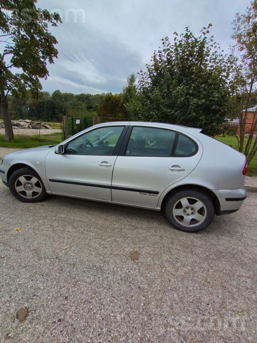 Grey SEAT Leon 2000 in Aizkraukle, with an engine capacity of 1.60 L and mileage of 230 thousand km for 1100 €, photo 3 on AUTOMOTO.COM.LV