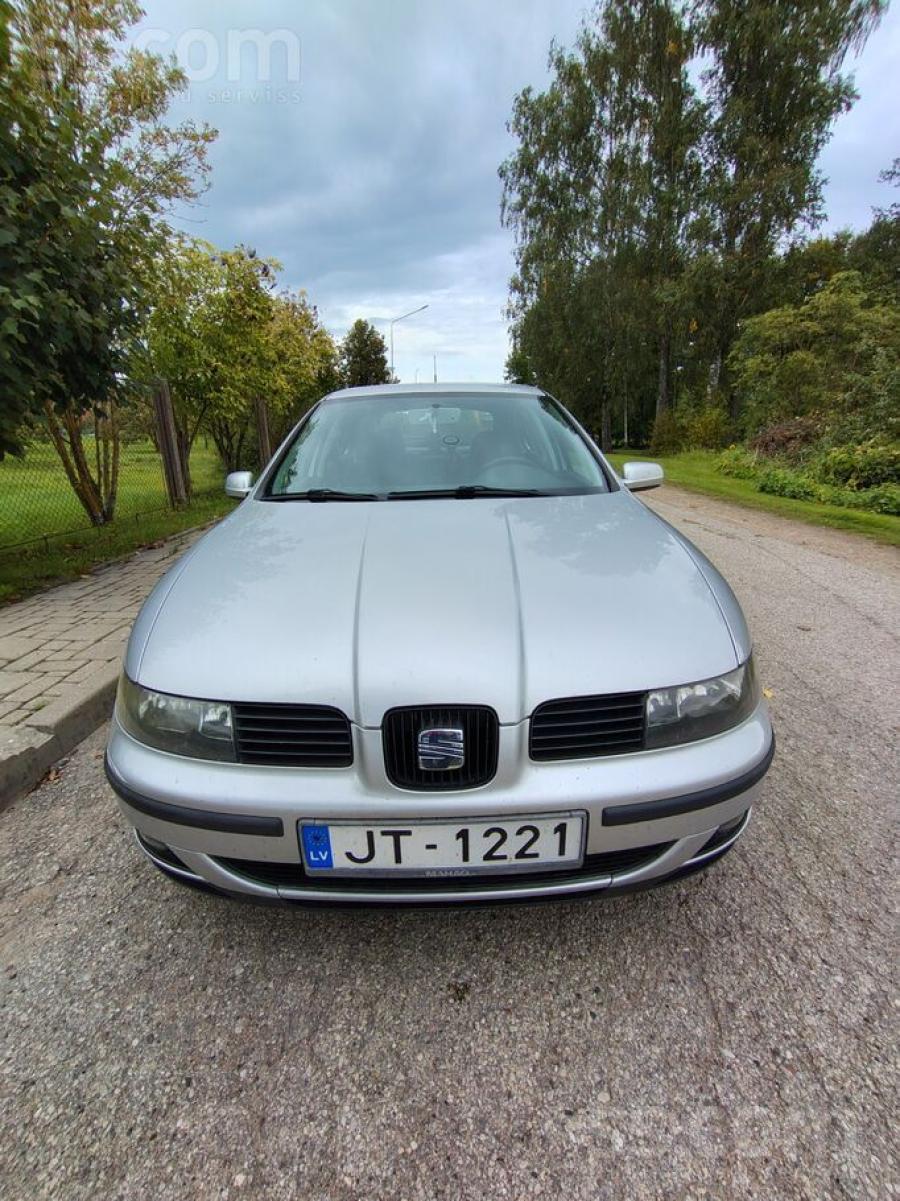 Grey SEAT Leon 2000 in Aizkraukle, with an engine capacity of 1.60 L and mileage of 230 thousand km for 1100 €, photo 4 on AUTOMOTO.COM.LV