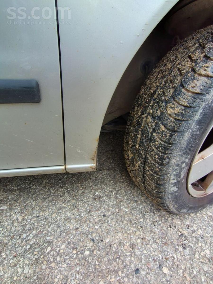 Grey SEAT Leon 2000 in Aizkraukle, with an engine capacity of 1.60 L and mileage of 230 thousand km for 1100 €, photo 6 on AUTOMOTO.COM.LV
