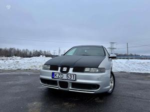 Pelēks SEAT Leon 2002 Panevēža, ar dzinēja tilpumu 1.90 L un nobraukumu 312 tūkst. km par 1199 €, foto  vietnē AUTOMOTO.COM.LV