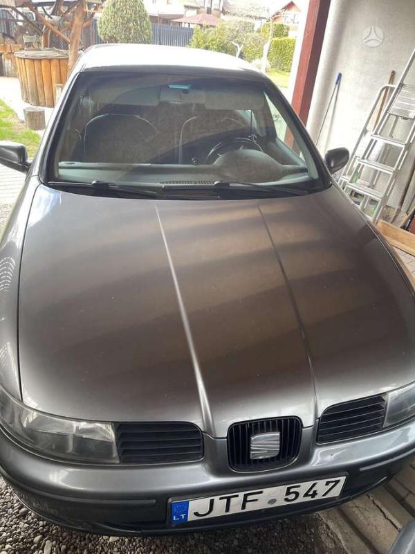 Pelēks SEAT Leon 2002 Šilutė, ar dzinēja tilpumu 1.90 L un nobraukumu 280 tūkst. km par 2400 €, foto 1 vietnē AUTOMOTO.COM.LV