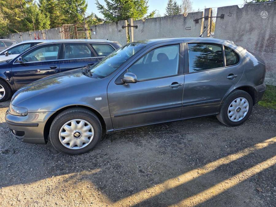 Grey SEAT Leon 2002 in Utena, with an engine capacity of 1.90 L and mileage of 308 thousand km for 1750 €, photo 3 on AUTOMOTO.COM.LV