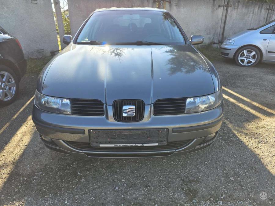 Grey SEAT Leon 2002 in Utena, with an engine capacity of 1.90 L and mileage of 308 thousand km for 1750 €, photo 4 on AUTOMOTO.COM.LV